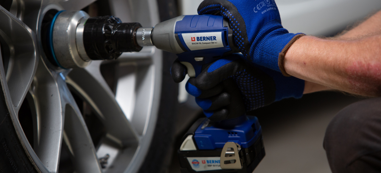 Ratgeber: Selbsthilfe bei der Autoreparatur - News - AmeriCar - Das ...