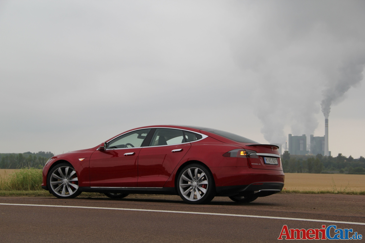 Nur Befriedigend im IIHS-Test: Tesla Model S mit Crashproblemen - News ...