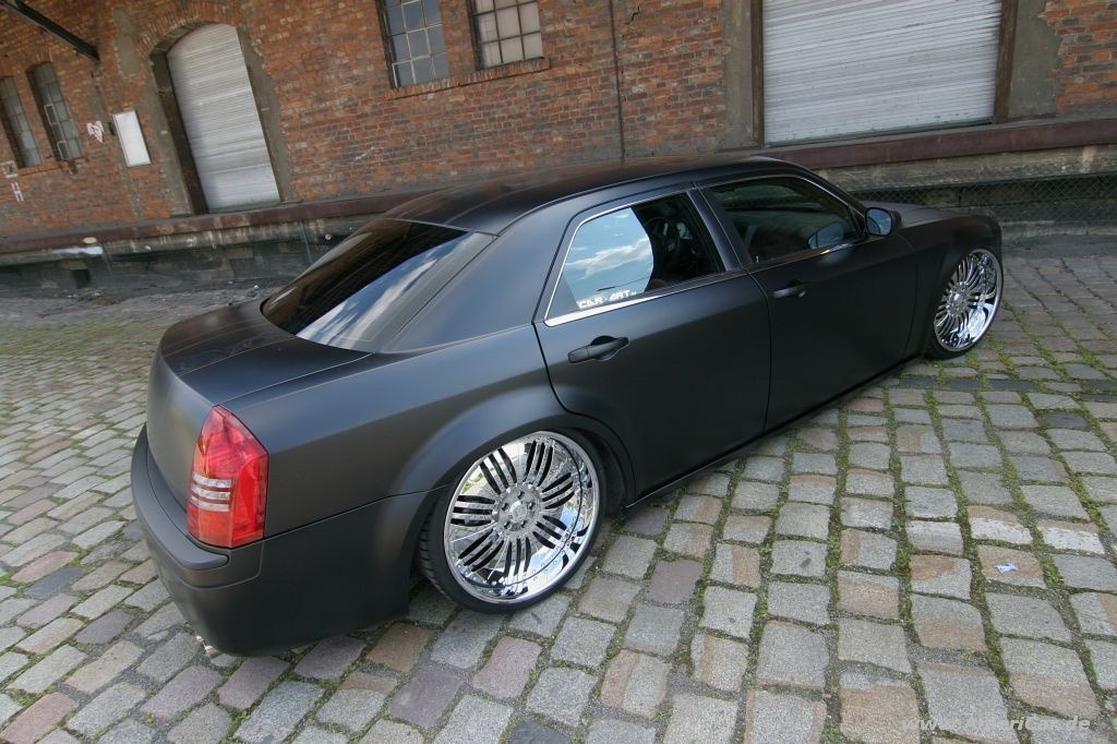 Cooler Chrysler 300C: Mattschwarz und Air Ride : 2005er Chrysler 300C ...