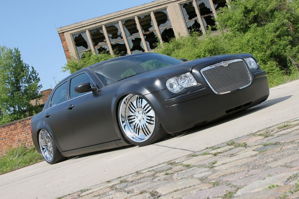 Cooler Chrysler 300C: Mattschwarz und Air Ride : 2005er Chrysler 300C ...